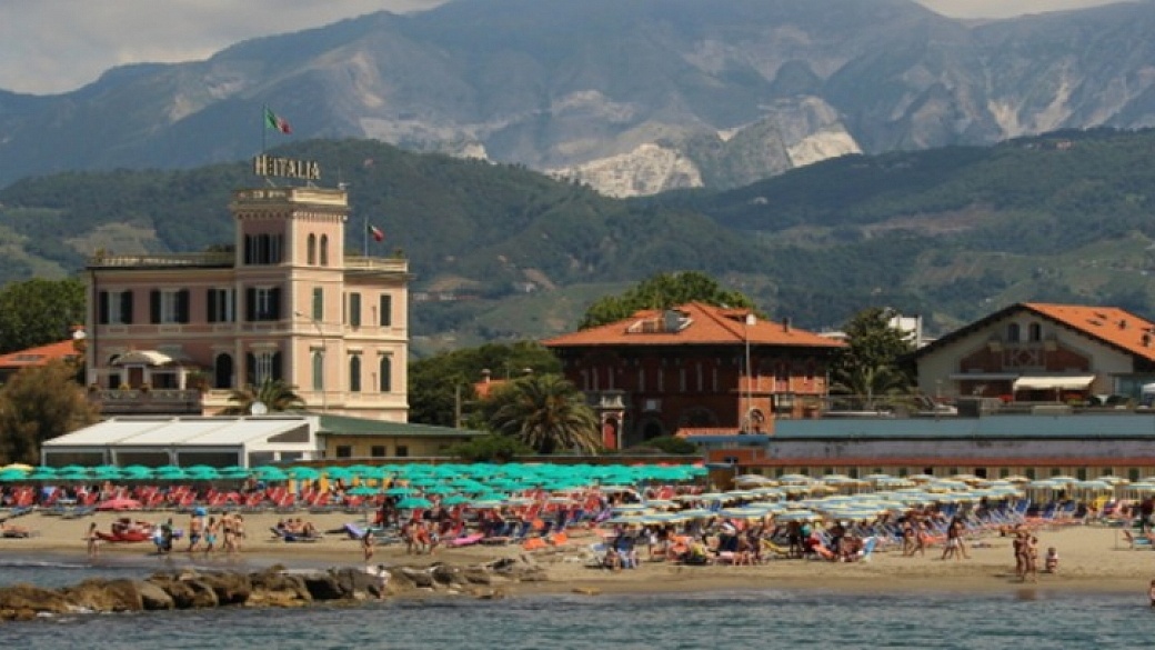 Praia na Toscana: Marina de Carrara e Marina de Massa